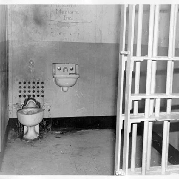 29 Photos of Life Inside Alcatraz Prison – Garlic Soda
