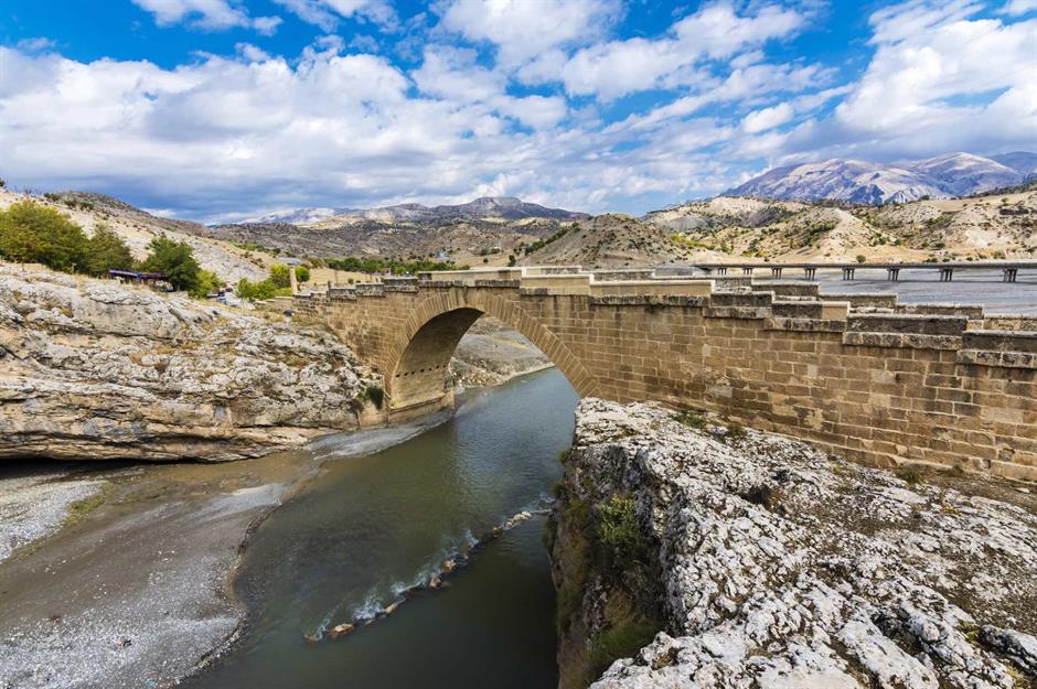 30 Oldest Bridges In The World That Still Stand Today – Garlic Soda